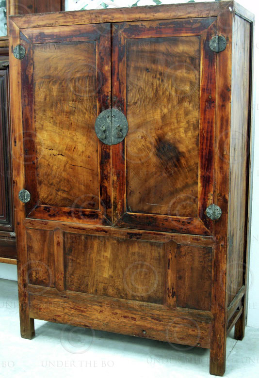 Chinese armoire CH34B Elm wood. China. 19th-early 20th cent. - Under the Bo