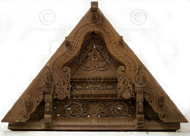 Indian gable V6-00. Kerala, Southern India. - Under the Bo