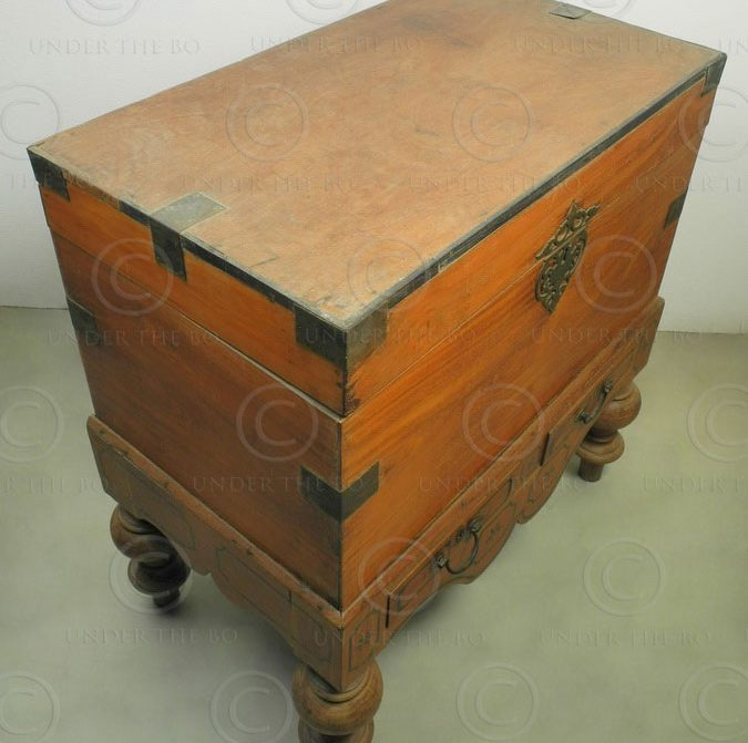 Indian Dutch chest IN87. Cochin area, Kerala, southern India.