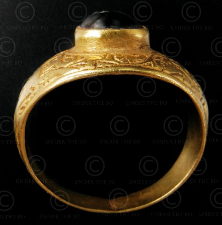Islamic gold ring R218. Persia or Afghanistan. Mid-20th century gold ...