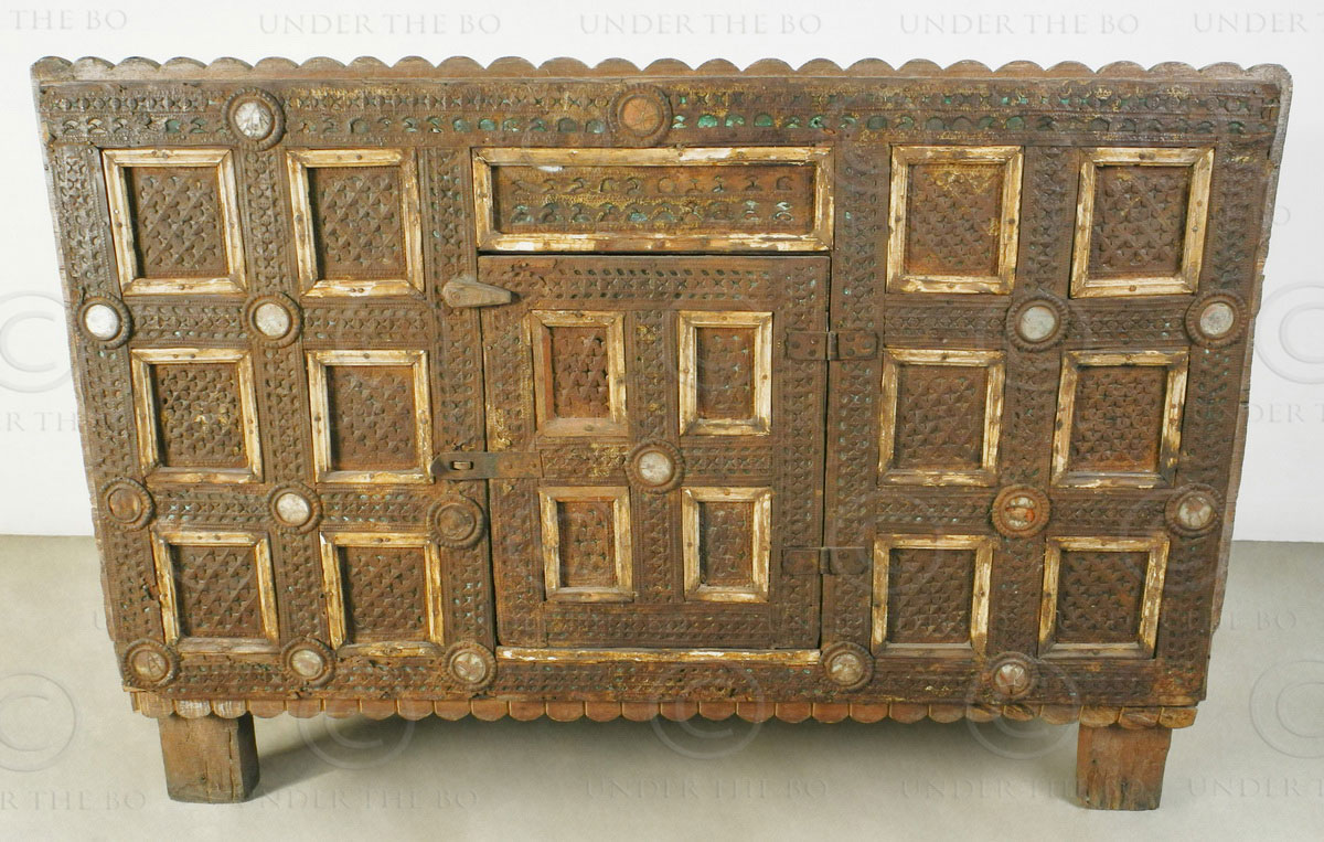 North Indian chest IN88. Rajasthan, Northern India. - Under the Bo