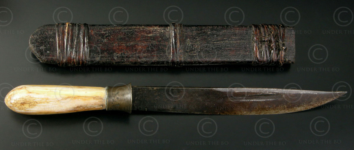 Shan knife BU424A, Shan State, Burma - Under the Bo