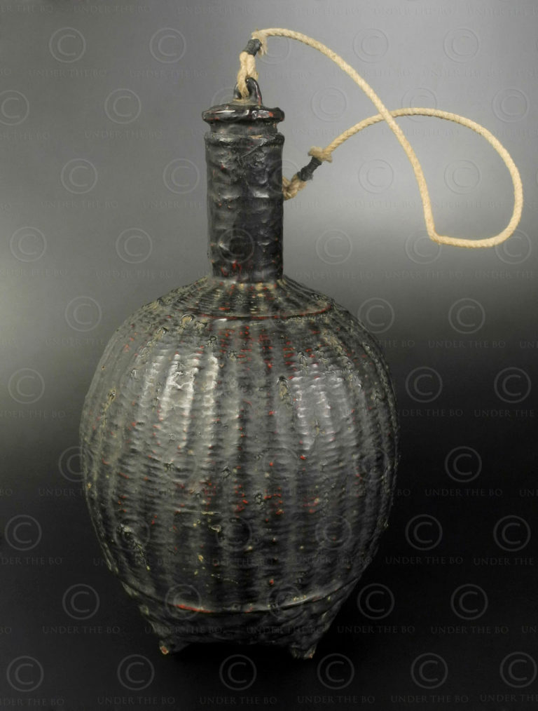 Lacquer wicker bottle BU581. Burma.